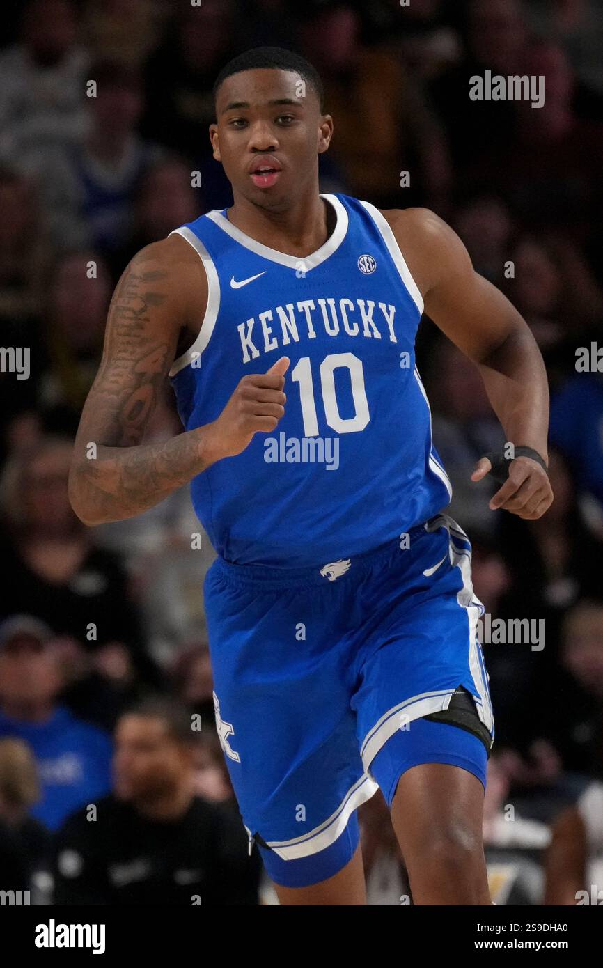 Kentucky forward Brandon Garrison (10) plays during the first half of ...