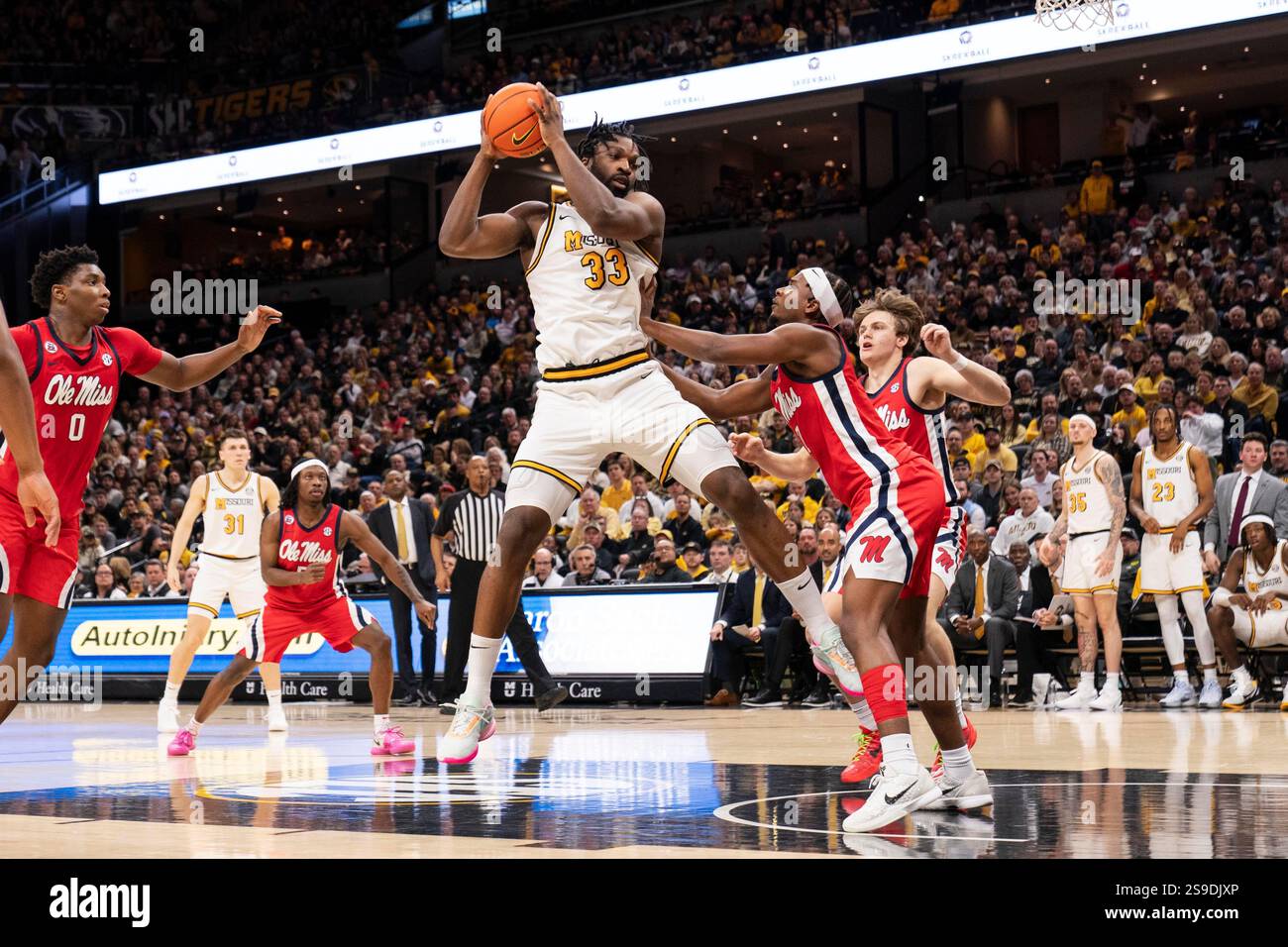 Missouri's Josh Gray (33) pulls down a rebound during the second half ...