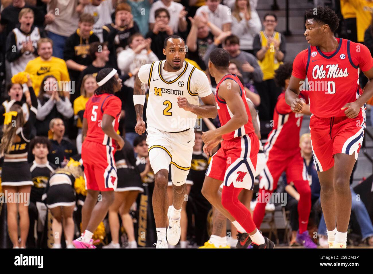 Missouri's Tamar Bates (2) runs up the court during the first half of ...