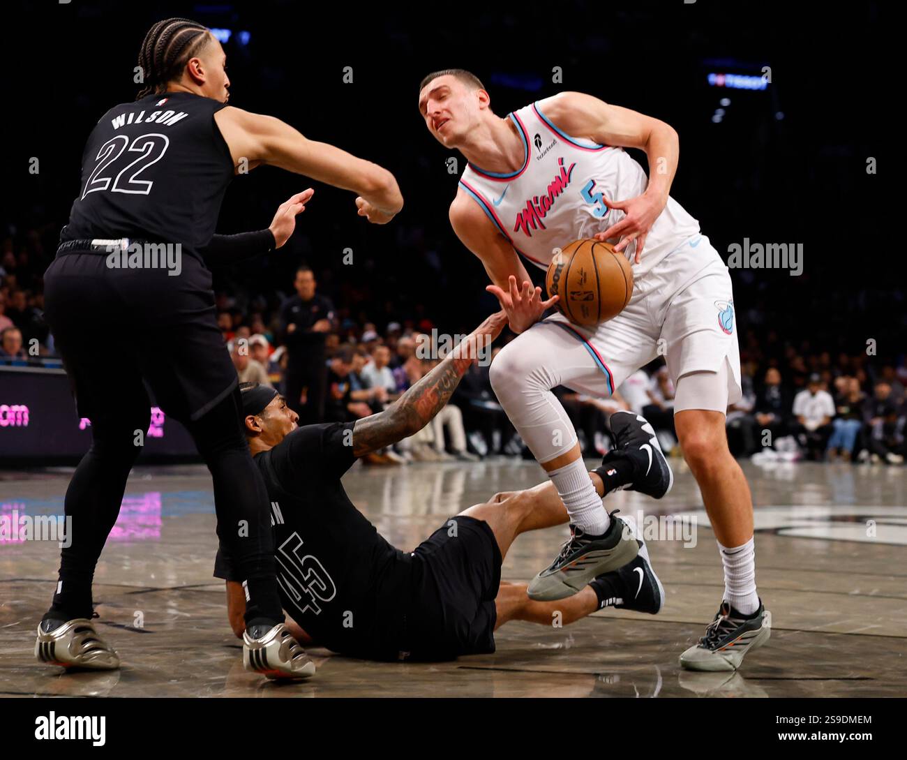 Miami Heat forward Nikola Jovic (5) drives to the basket against ...