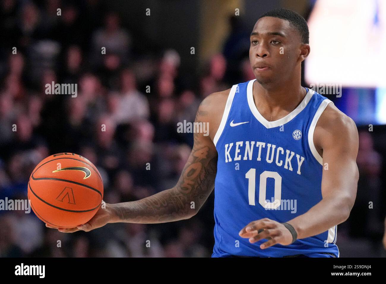Kentucky forward Brandon Garrison (10) plays during the second half of ...