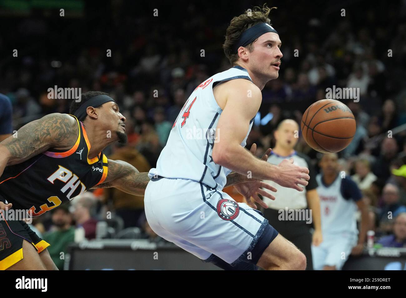 Phoenix Suns guard Bradley Beal (3) strips the ball from Washington ...