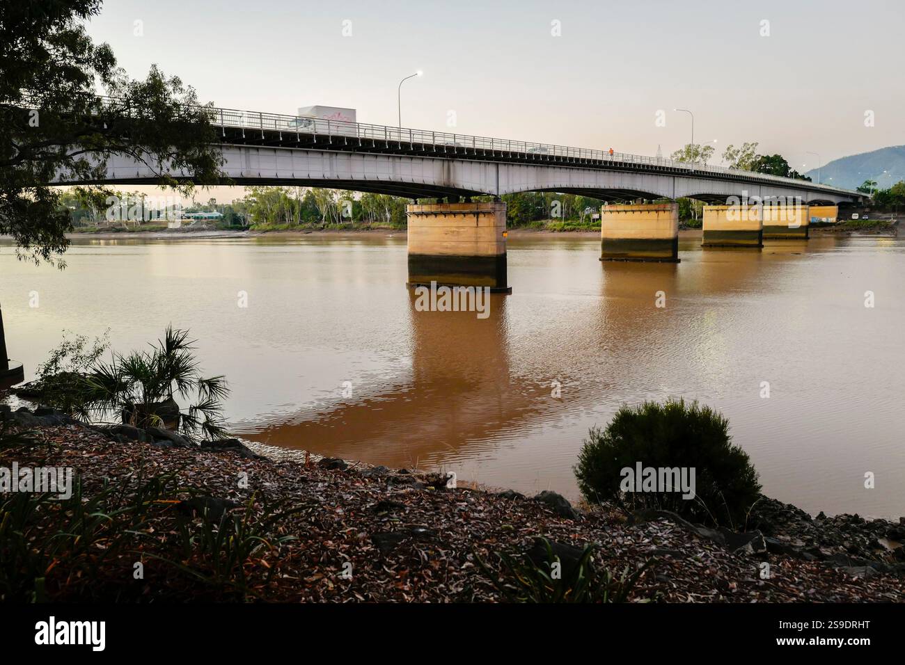 The Neville Hewitt Bridge is a road bridge which spans the Fitzroy ...