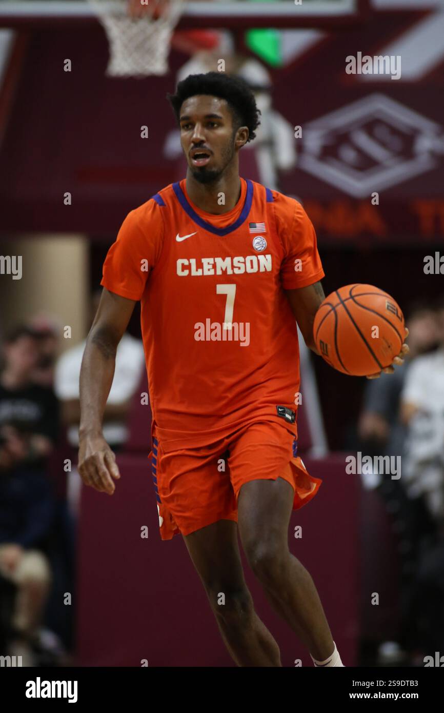January 25, 2025: Clemson Tigers forward Chauncey Wiggins (7) brings ...