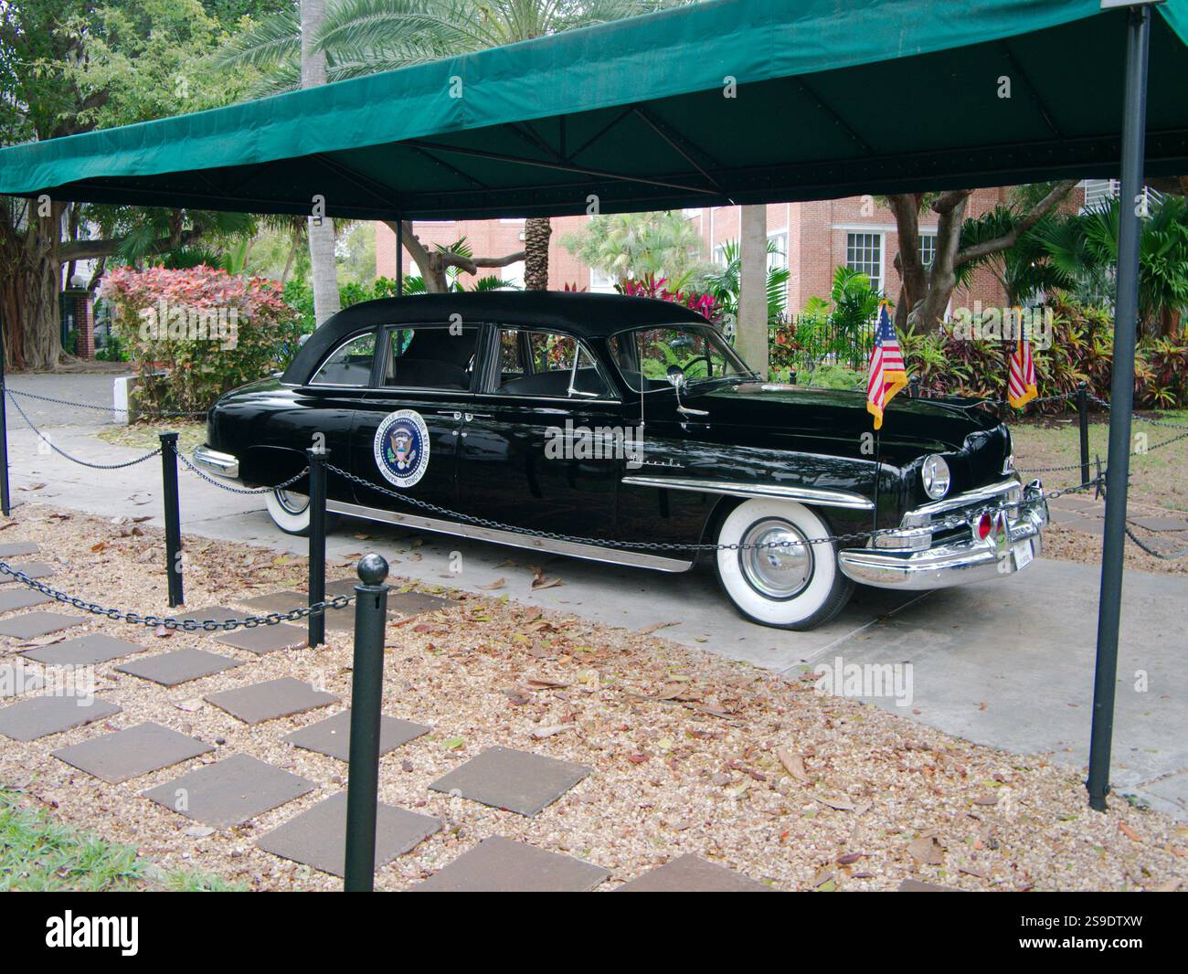 1950 black Cosmopolitan Lincoln Limousine from President Harry Truman's ...