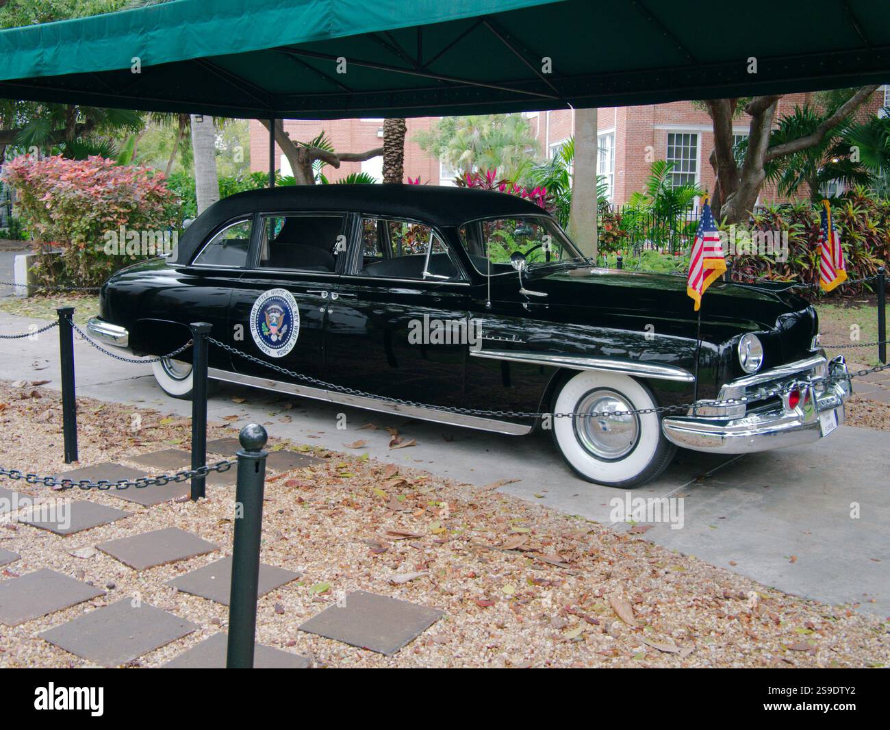 1950 black Cosmopolitan Lincoln Limousine from President Harry Truman's ...