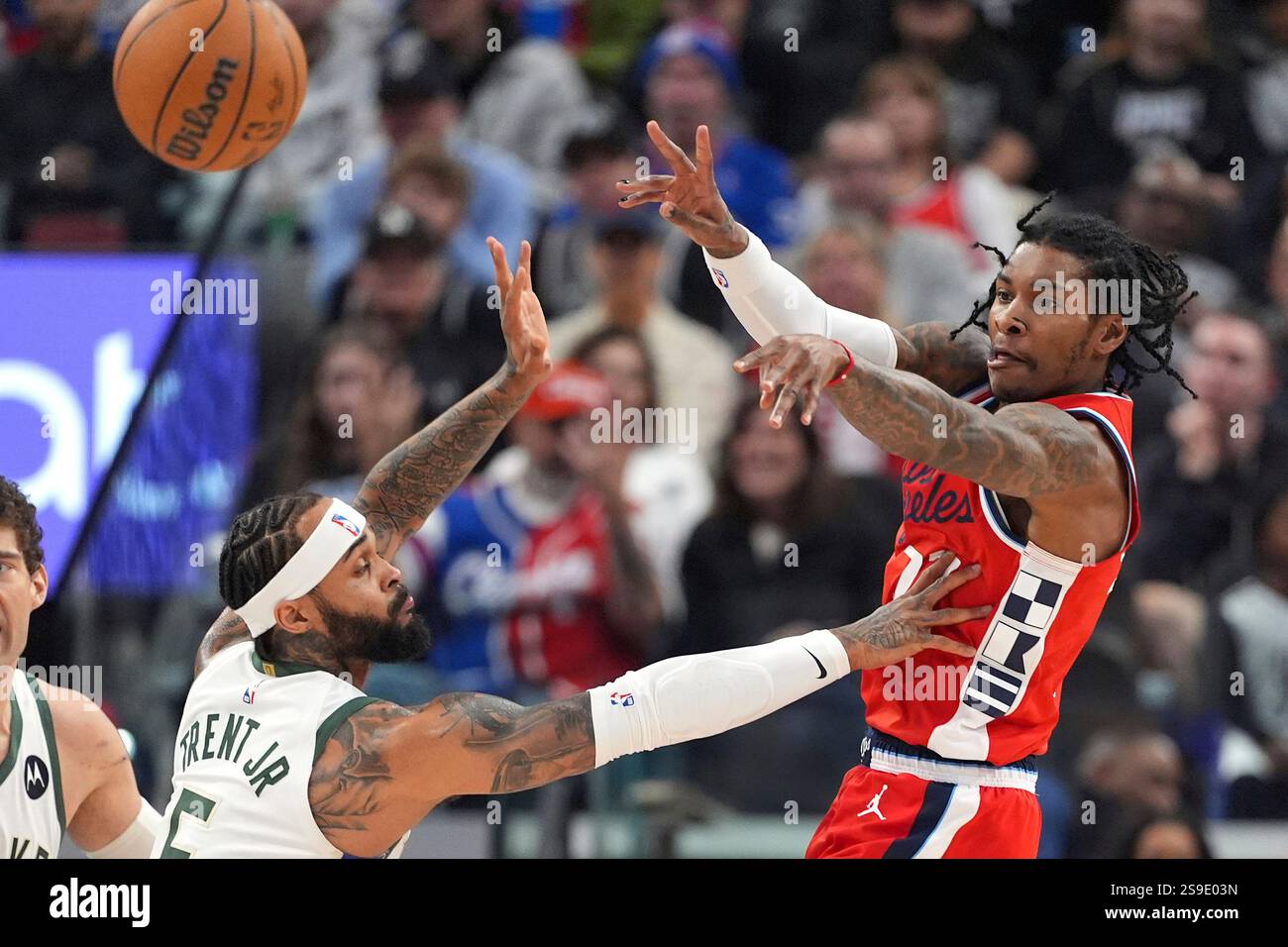 Los Angeles Clippers guard Kevin Porter Jr., right, passes the ball as ...