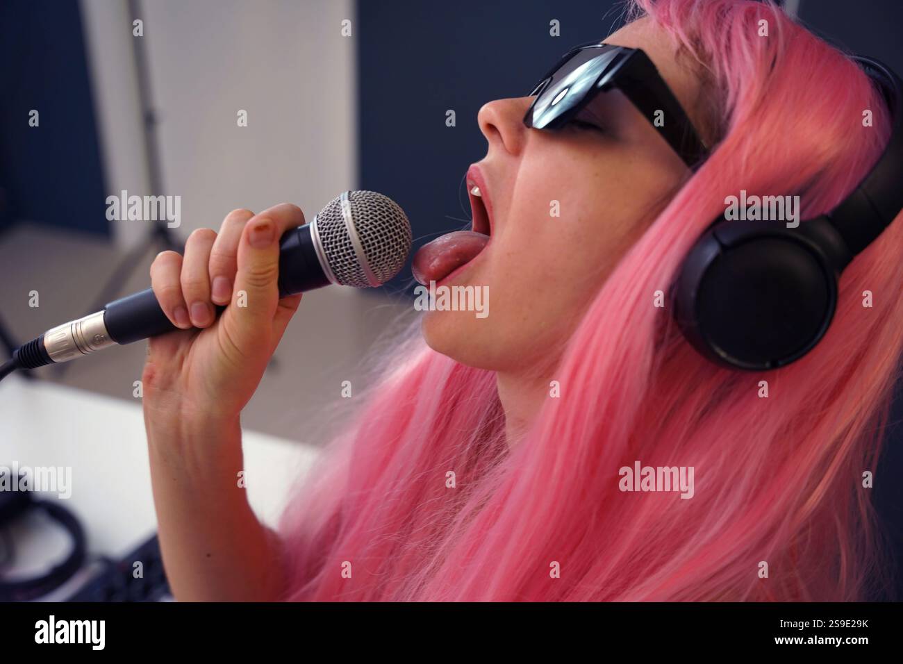 Beautiful young singer and musician broadcast from her home studio ...
