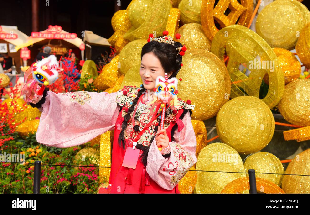 The 2025 West Lake Spring Flower Show kicks off in Hangzhou City, east ...