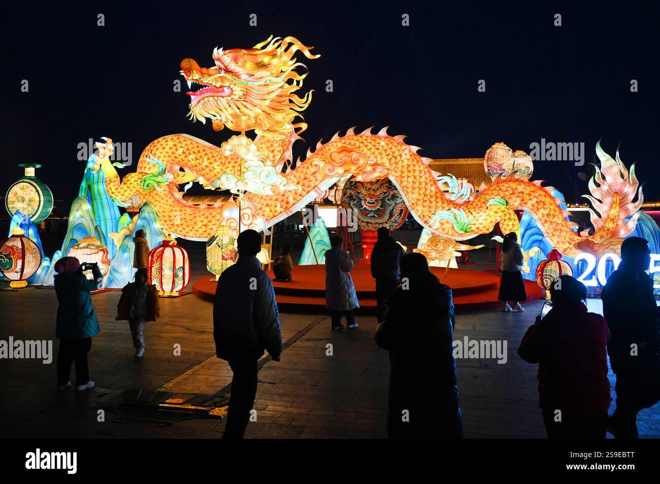 Spring Festival atmosphere in Kaifeng City, central China's Henan ...