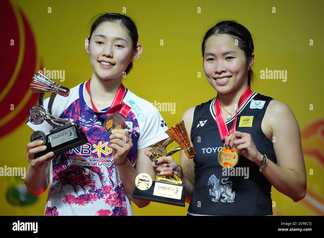 Winner Ratchanok Intanon of Thailand, right, and runner up Sim Yu Jin ...