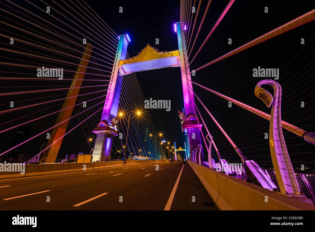 Thotsamarachan Bridge (Rama IX Bridge) crossing Chao phraya river ...