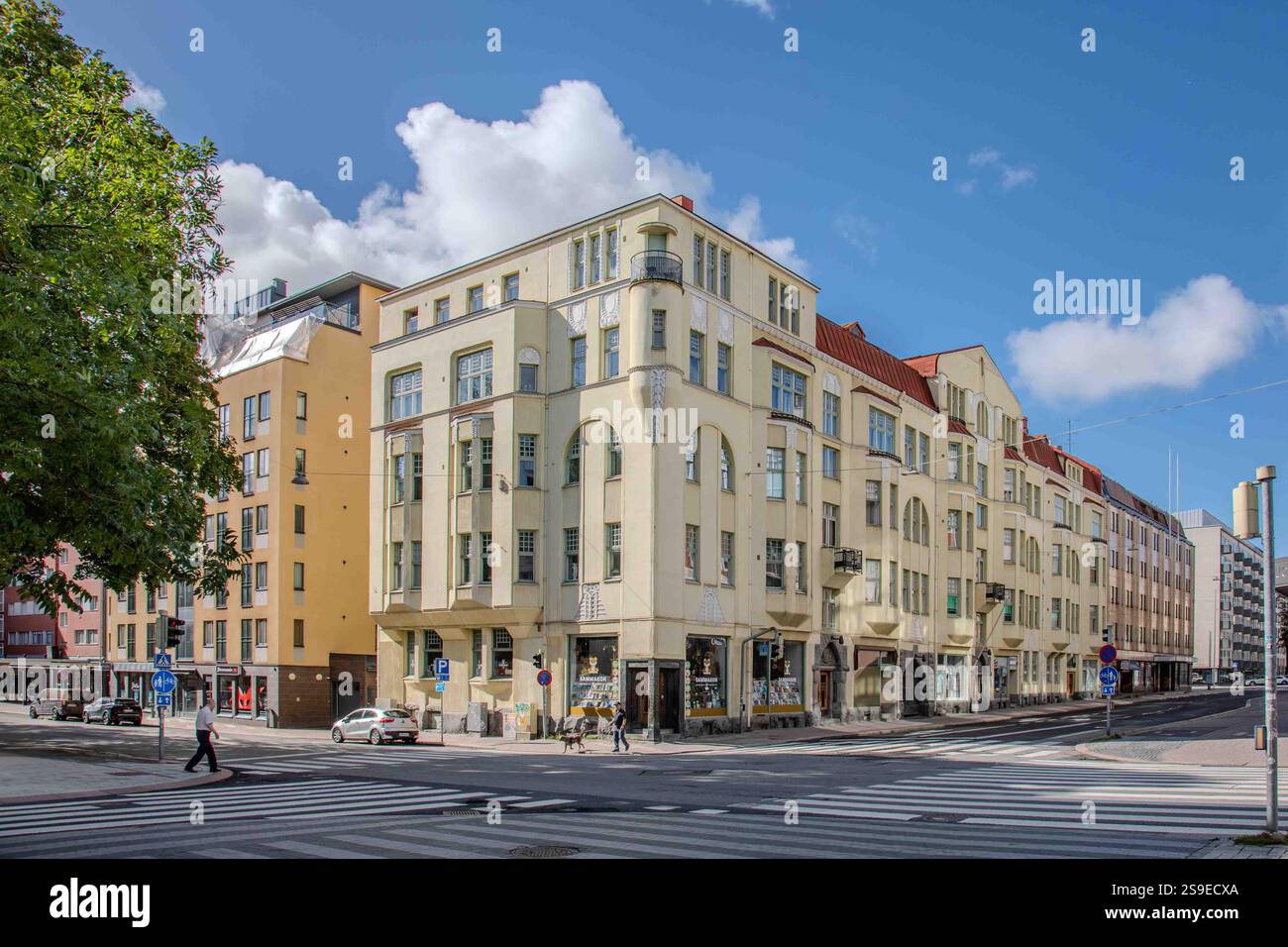 Residential building in the corner of Yliopistonkatu and Humalistonkatu ...