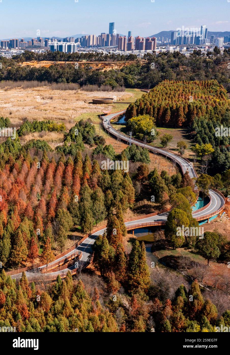 (250126) -- KUNMING, Jan. 26, 2025 (Xinhua) -- An aerial drone photo ...