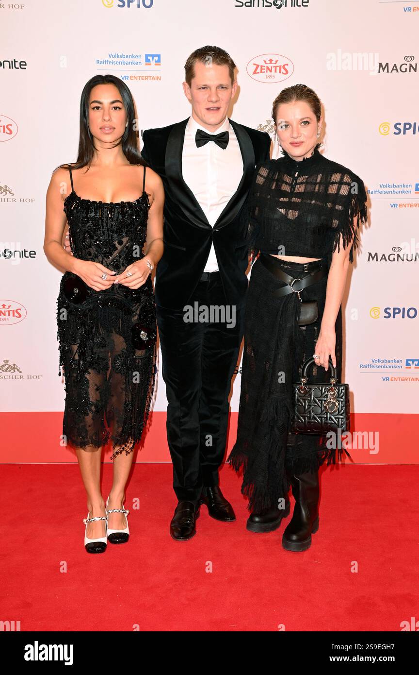 Gizem Emre, Max von der Groeben und Jella Haase beim 49. Deutschen ...