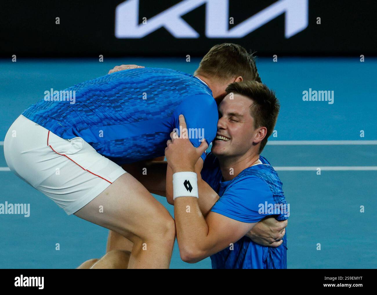 (250126) -- MELBOURNE, Jan. 26, 2025 (Xinhua) -- Harri Heliovaara(L ...