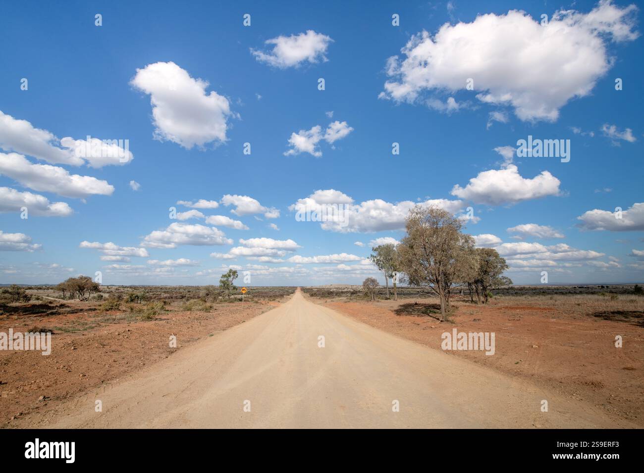 dirt road outback Queensland, open space deserted empty, adventure ...