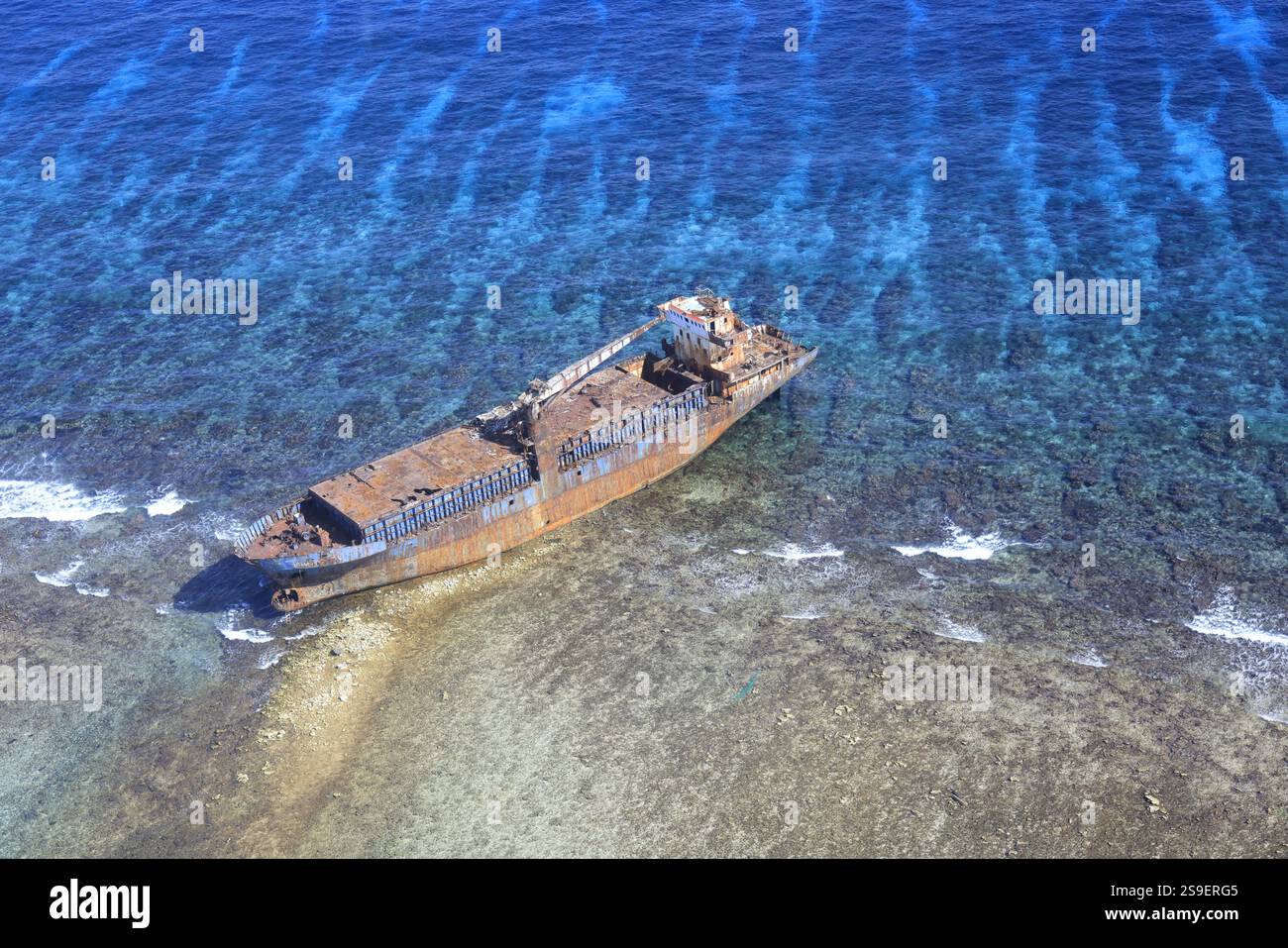 Aerial view of a shipwreck in the Belize Barrier Reef Stock Photo - Alamy