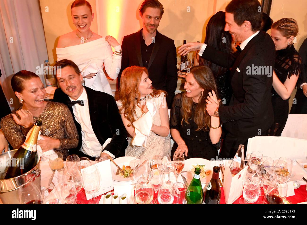 Jessica Schwarz, Florian David Fitz, Jeanne Goursaud, Palina Rojinski ...