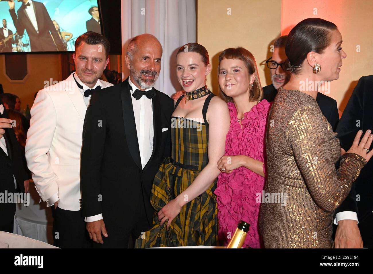 Friedrich Mücke, Christoph Maria Herbst, Luna Wedler, Caroline Wahl und ...