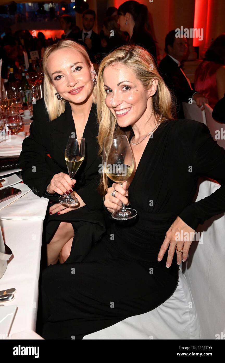 Janin Ullmann und Andrea Kaiser beim 49. Deutschen Filmball 2025 im ...
