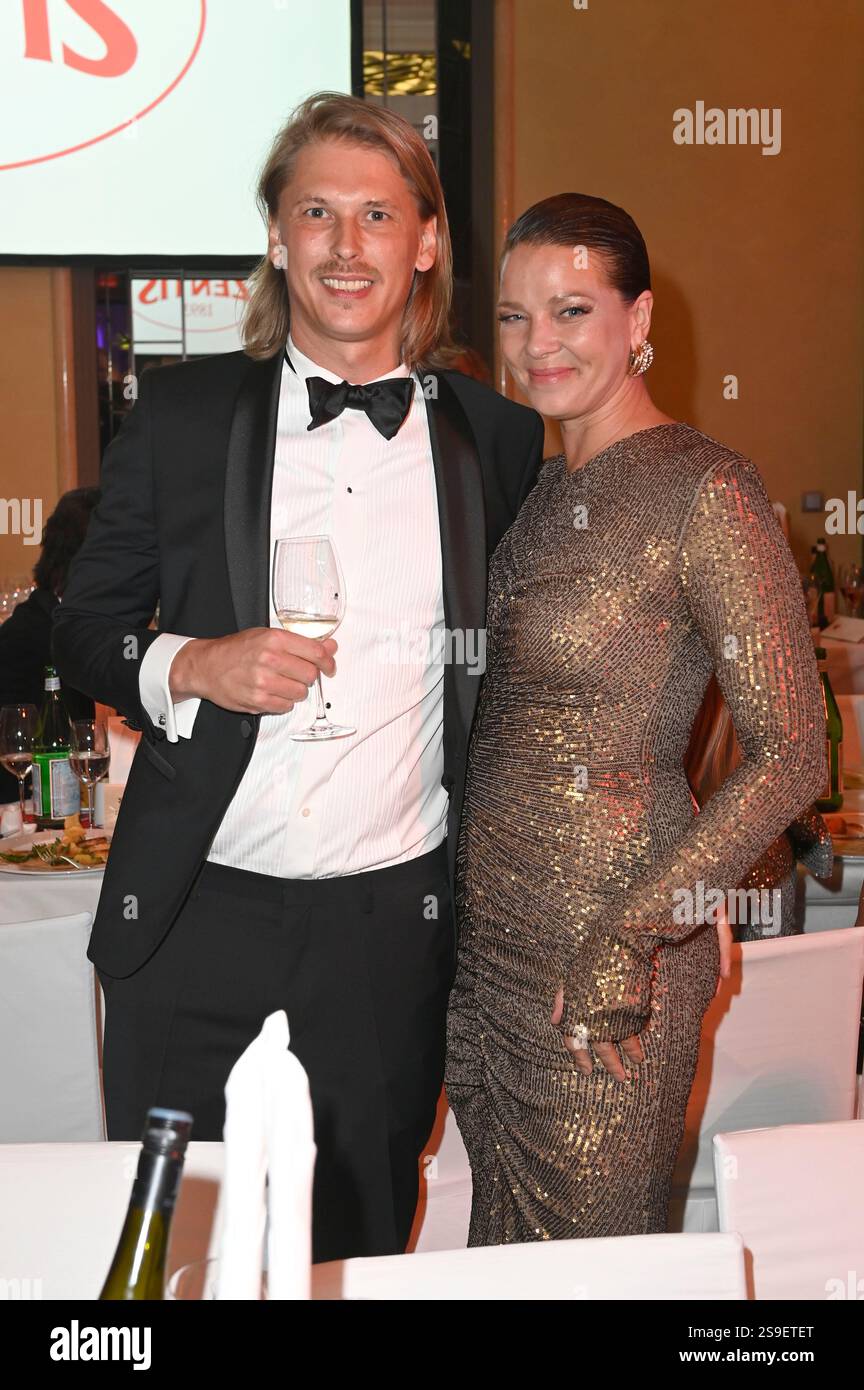 Jessica Schwarz mit Ehemann Louis-Freytag Beckmann beim 49. Deutschen ...
