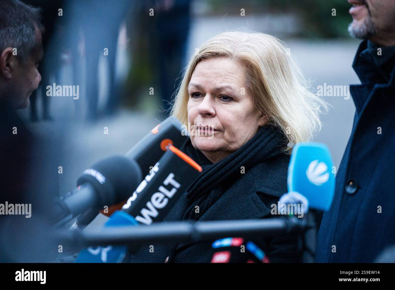 Politikerstatement hi-res stock photography and images - Alamy