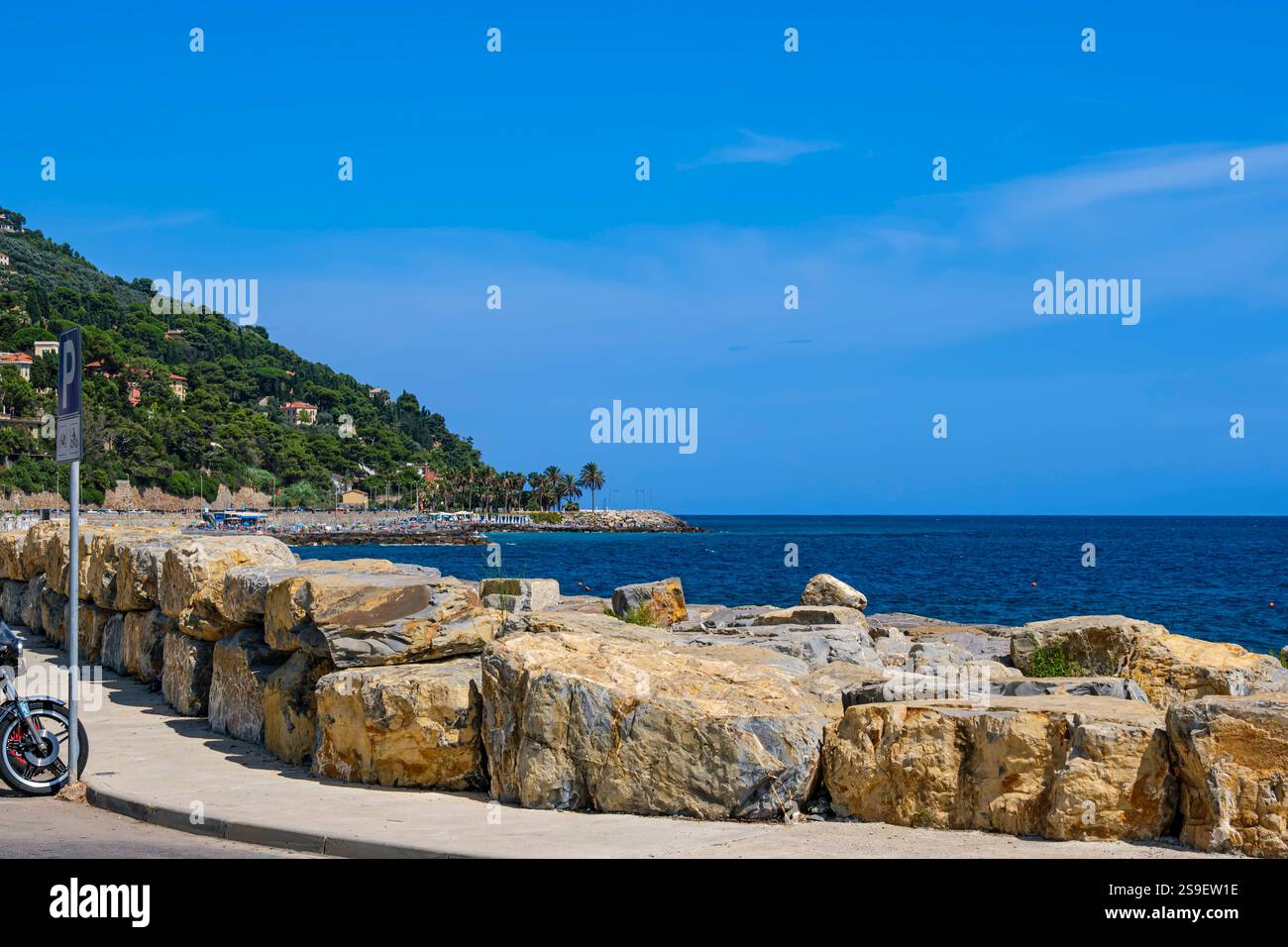Riviera di Ponente, Imperia, Ligurien, Italien Lange Mole und ...