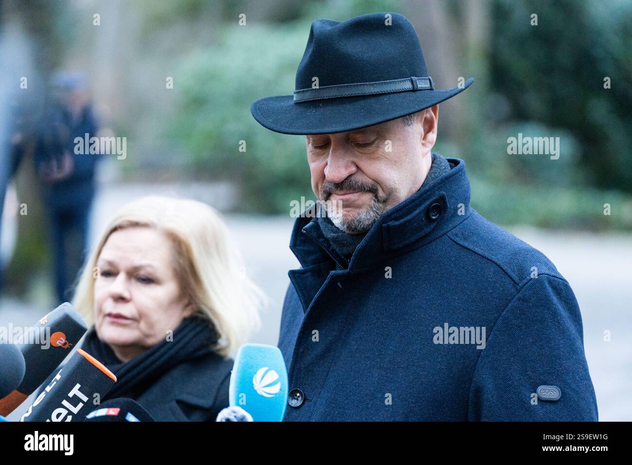 Politikerstatement hi-res stock photography and images - Alamy