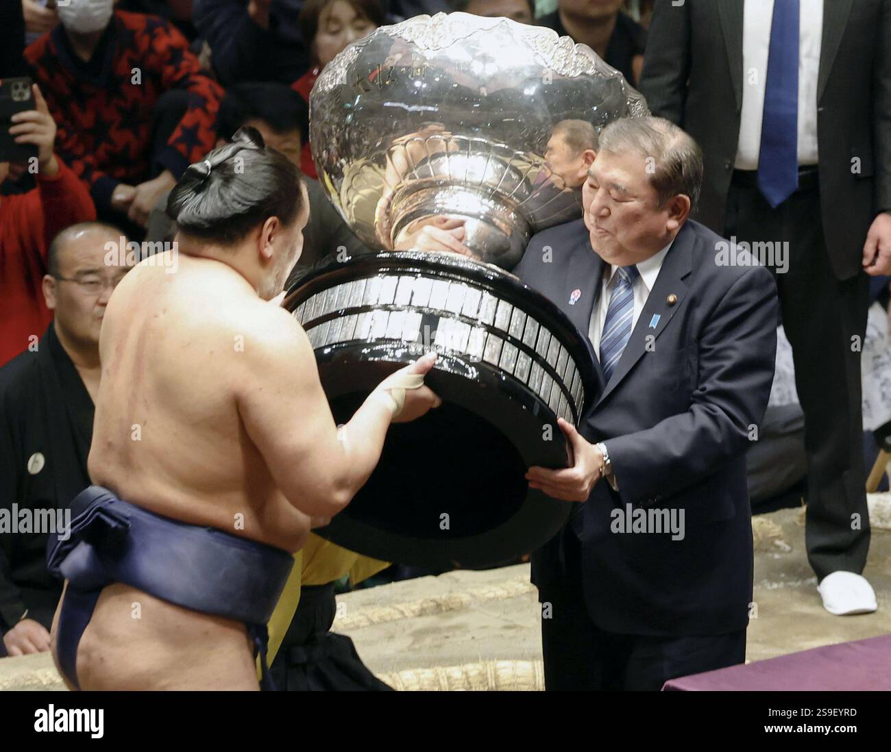 Ozeki Hoshoryu receives the prime minister's cup from Japanese Prime ...