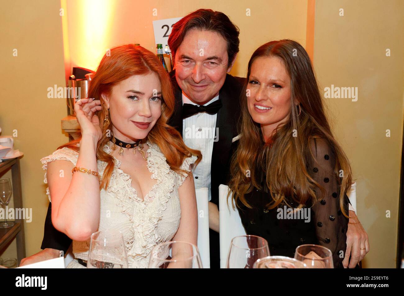 Palina Rojinski, Martin Bachmann und Katrin Kraus beim 49. Deutschen Filmball 2025 im Hotel ...