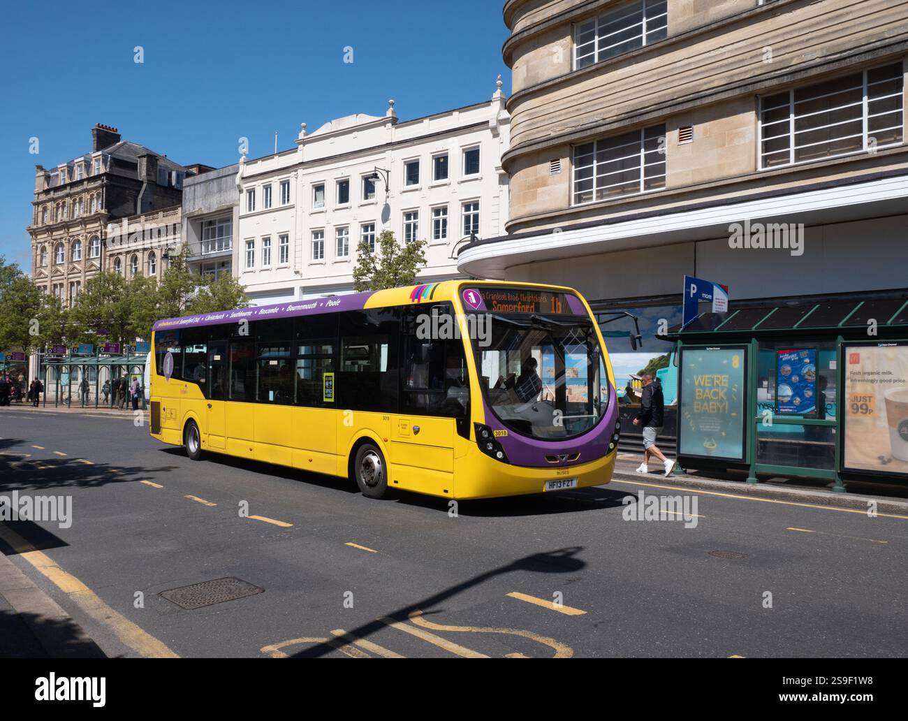 Yellow Buses Enviro single deck bus in Bournemouth Stock Photo - Alamy