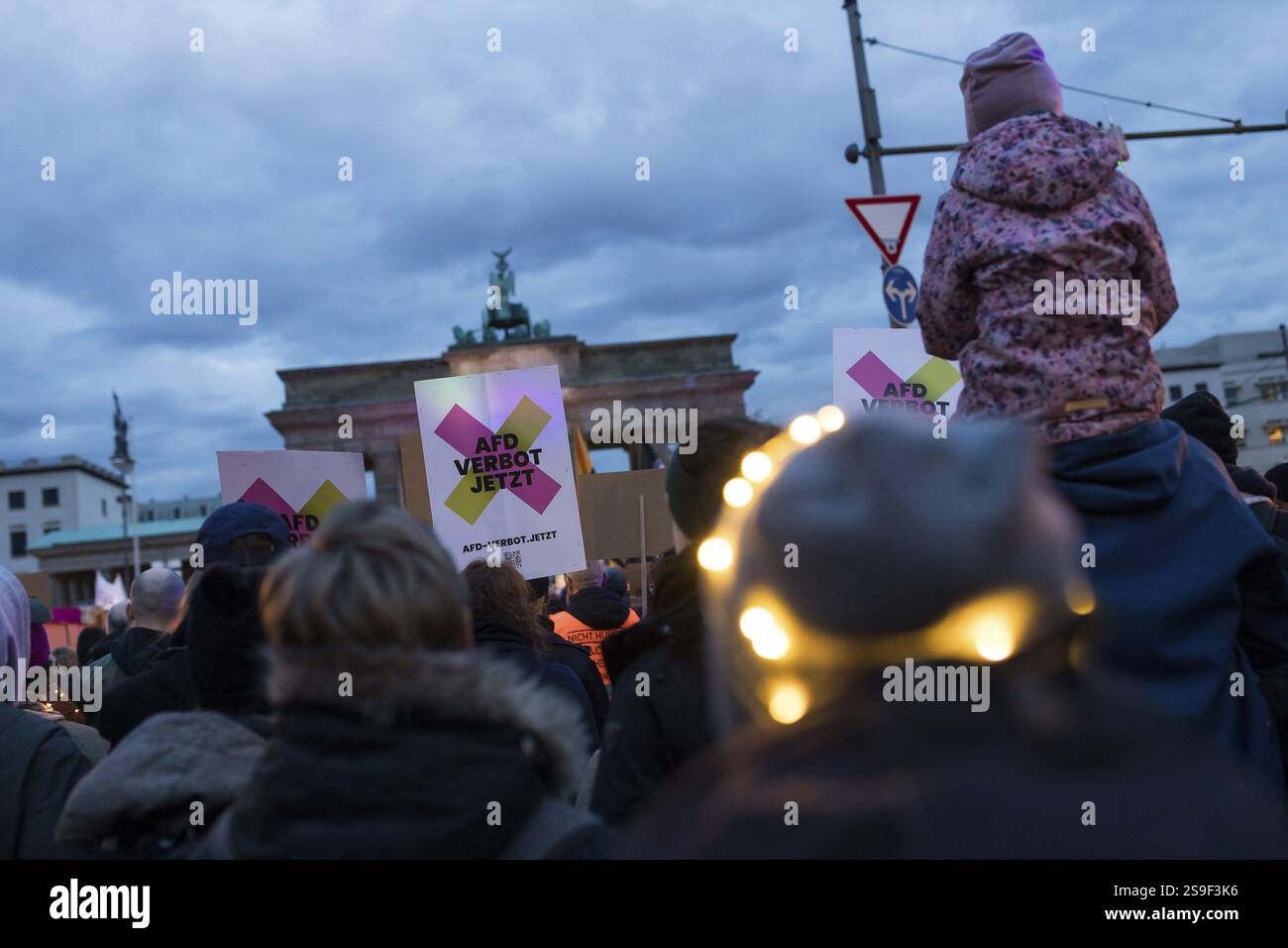 Sign AfD ban now at the demonstration under the motto Sea of lights ...