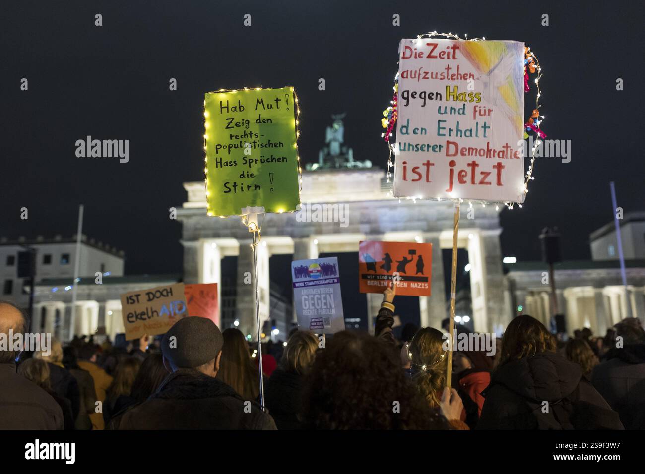 Anti deportation signs hi-res stock photography and images - Alamy