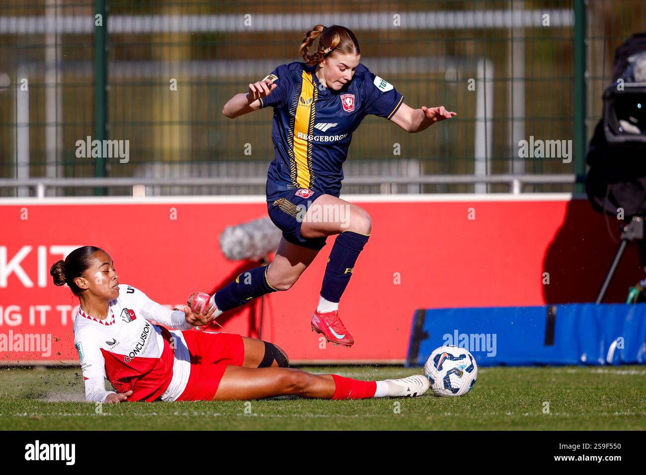 UTRECHT, NETHERLANDS - JANUARY 26: Rose Ivens of FC Twente battles for ...