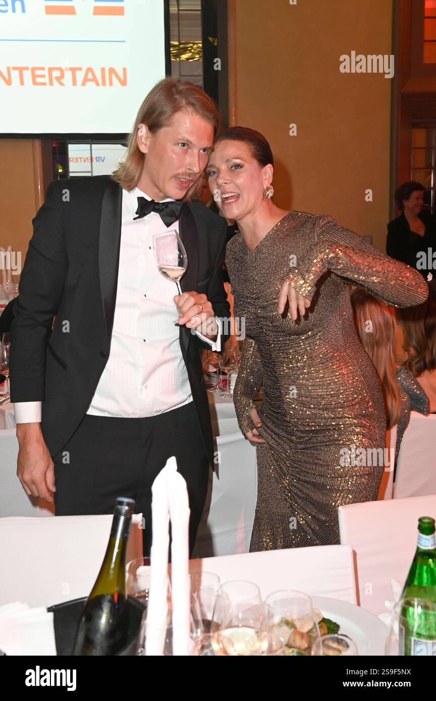 Jessica Schwarz mit Ehemann Louis-Freytag Beckmann beim 49. Deutschen ...