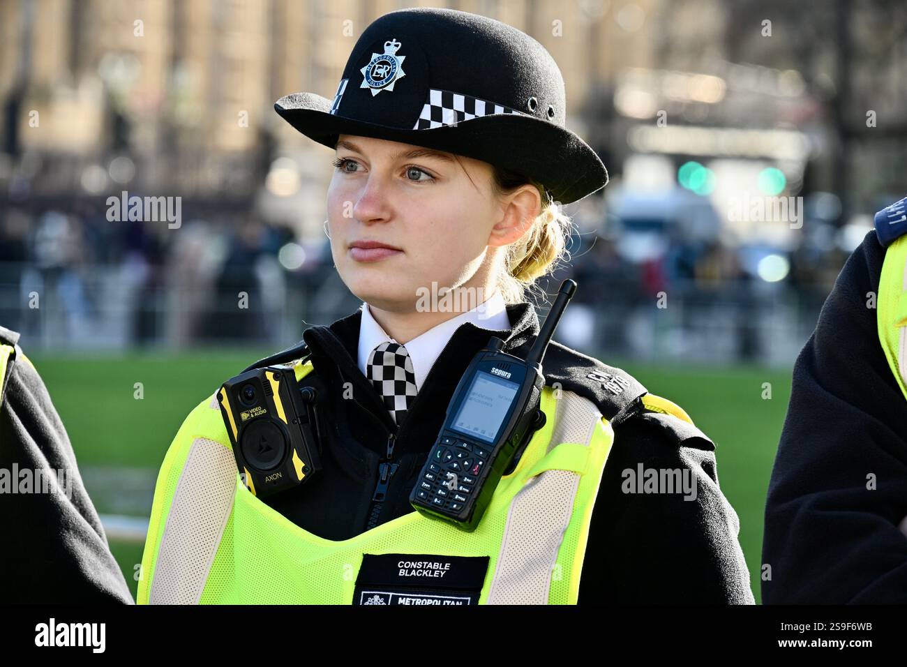 Metropolitan Police Officer, Parliament Square, London, UK Stock Photo ...