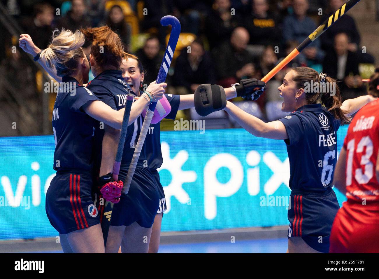 Verena Neumann (Mannheimer HC #19) & Sonja Zimmermann (Mannheimer HC ...