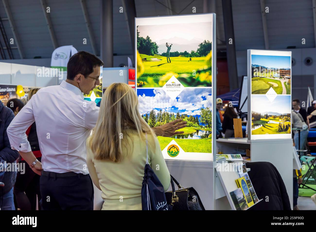 CMT eröffnet die Tochtermesse Golf- & WellnessReisen. Die Messe Caravan ...