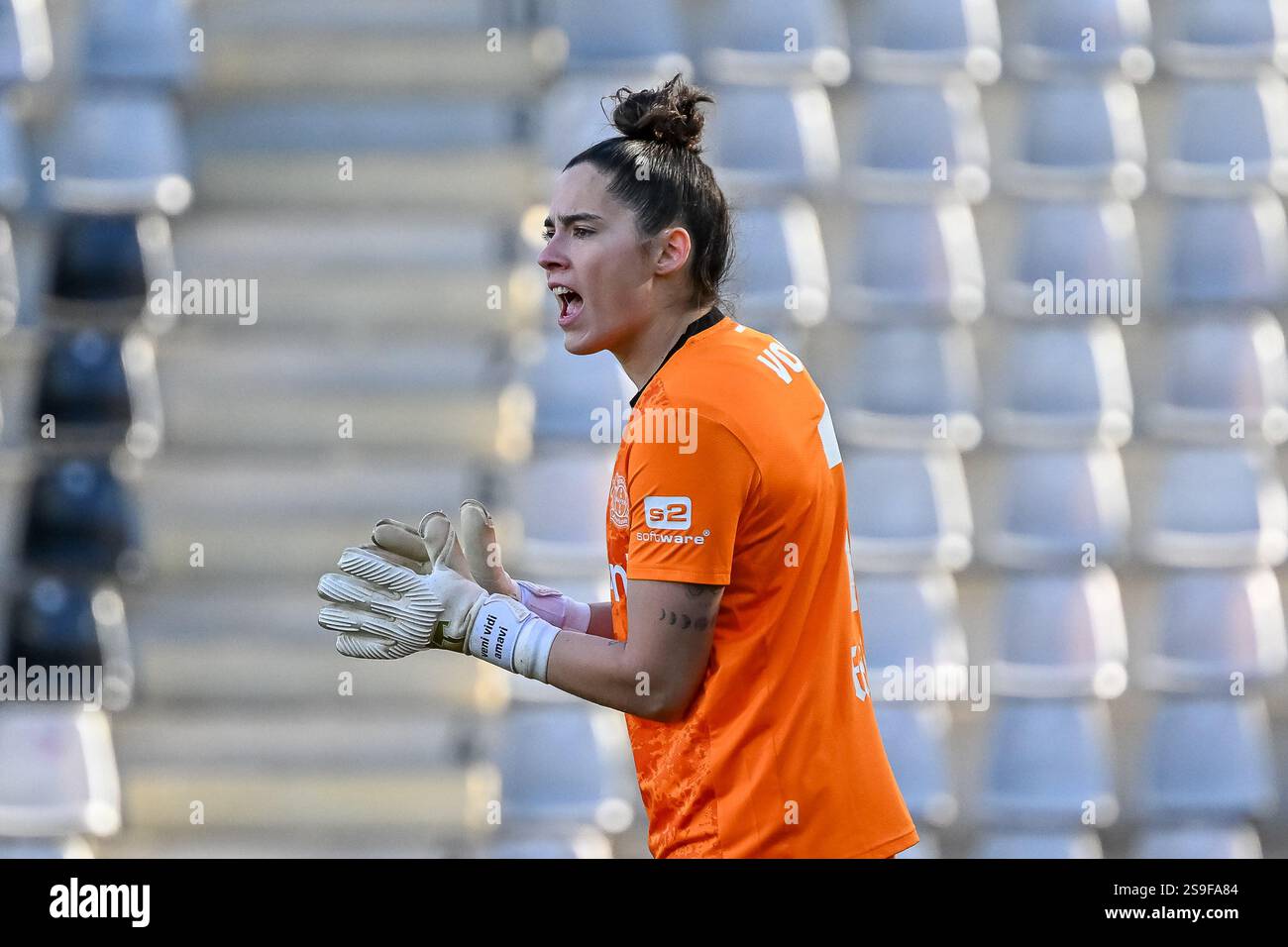 Charlotte Voll (Bayer 04 Leverkusen, #01) mit Emotion. GER, SC Freiburg ...