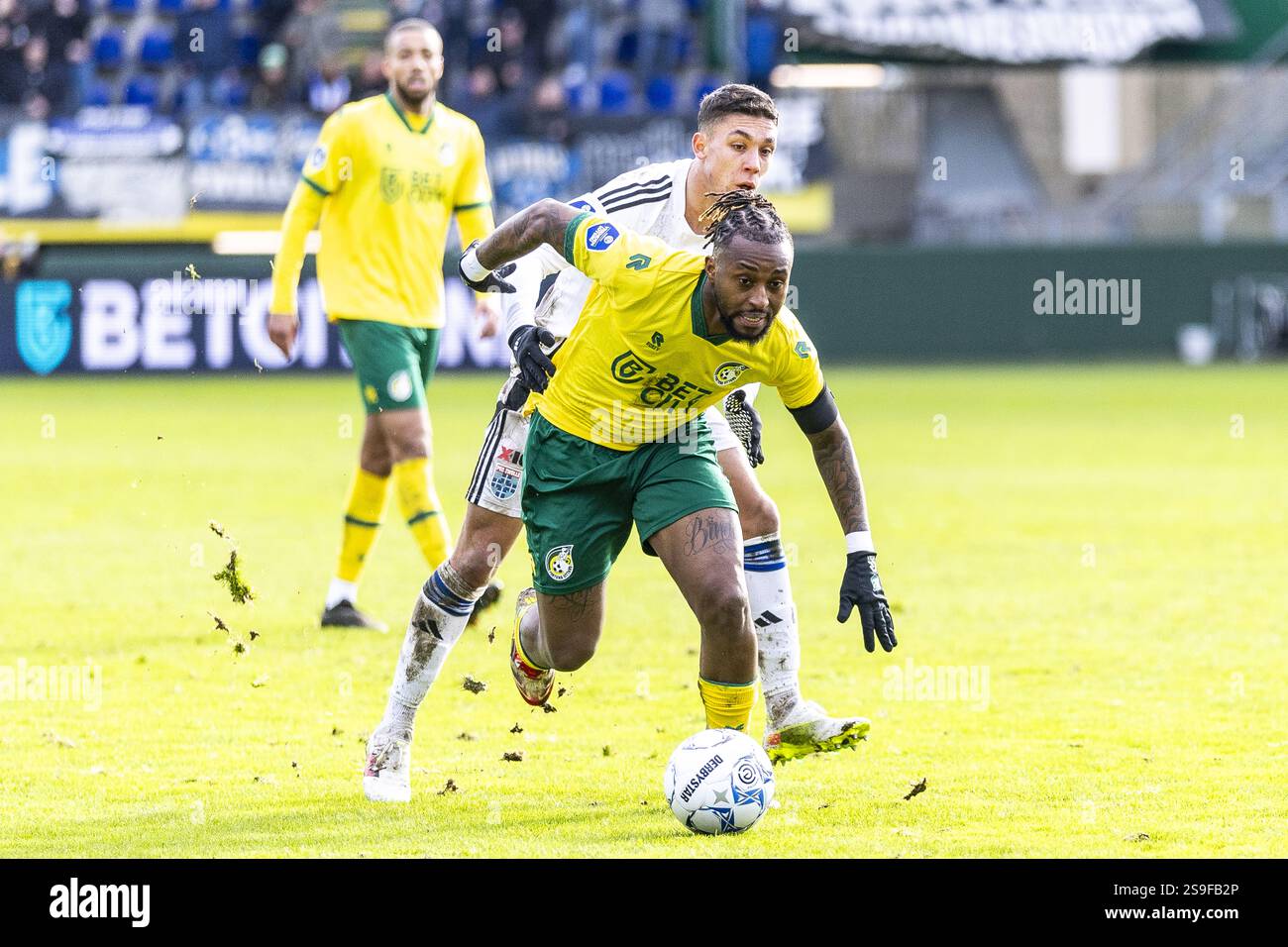 SITTARD - (l-r) Filip Krastev of PEC Zwolle , Samuel Bastien of Fortuna ...