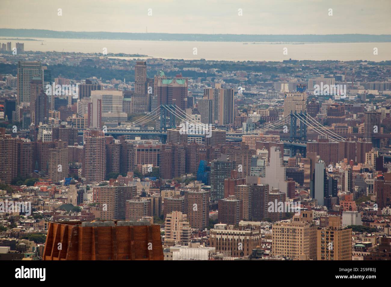 The Manhattan Bridge over Hudson river between Brooklyn and Manhattan ...