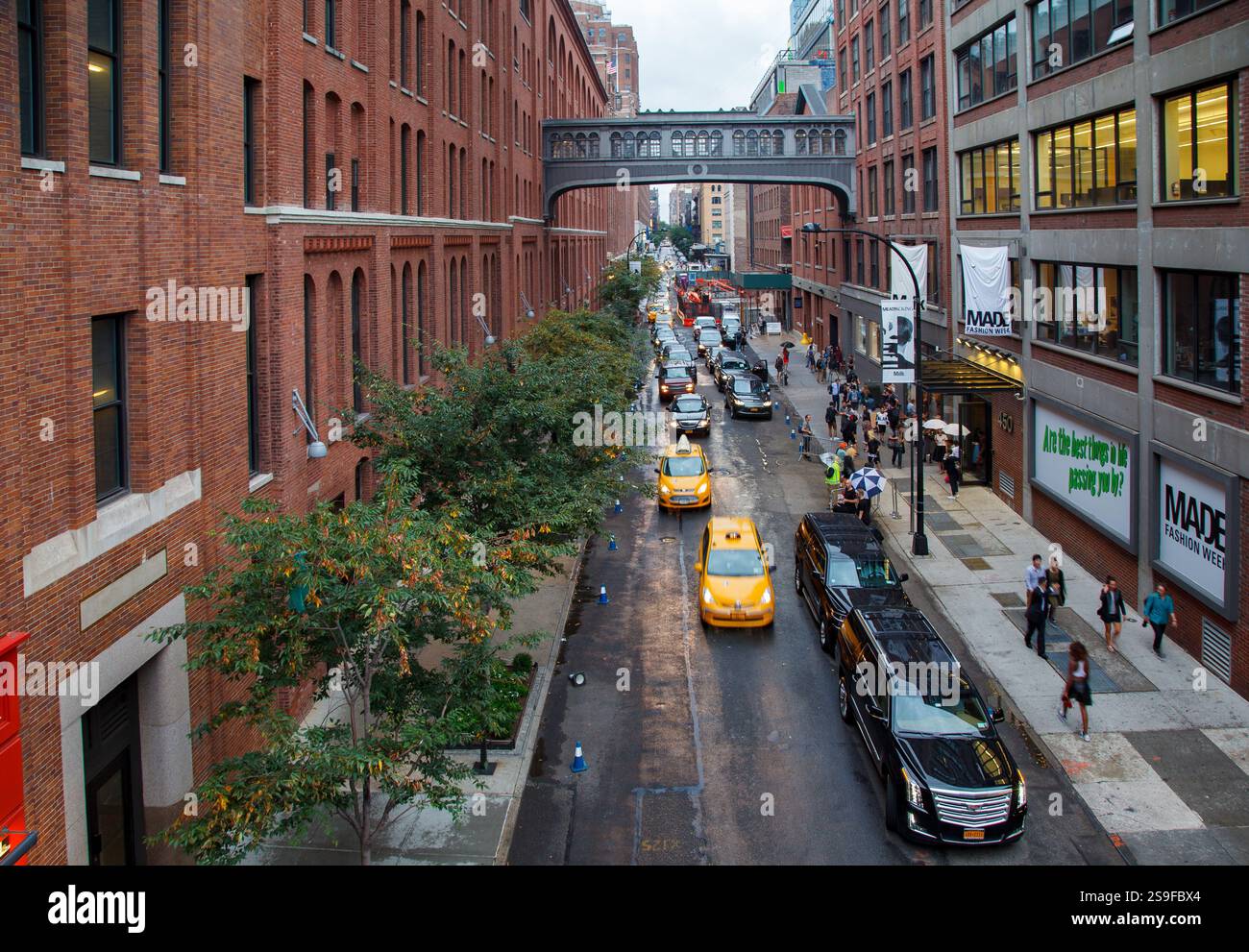 Oreo way skybridge hi-res stock photography and images - Alamy