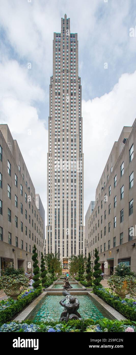 The Rockefeller Center and the Channel Gardens, Manhattan, New York ...
