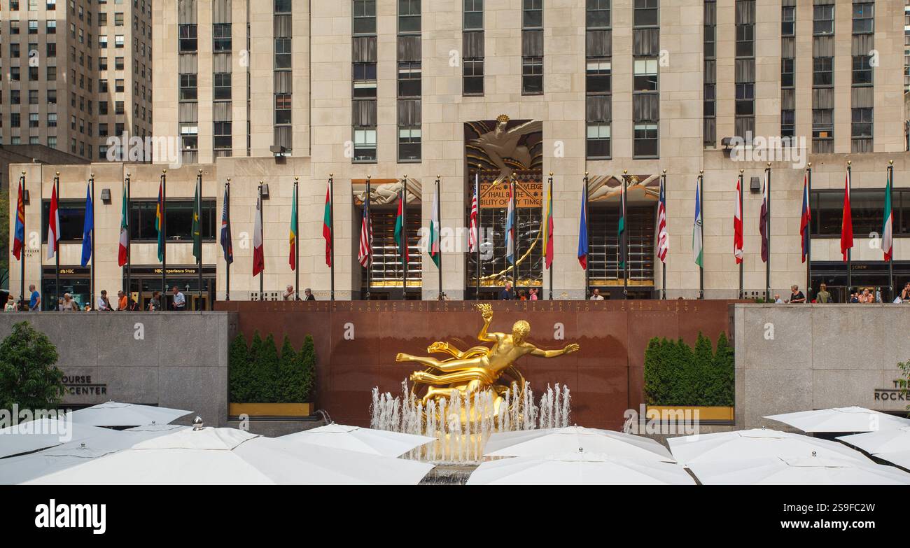 The Prometheus statue and Wisdom artwork in Rockefeller Center ...