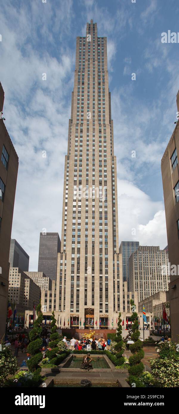 The Rockefeller Center and the Channel Gardens, Manhattan, New York ...