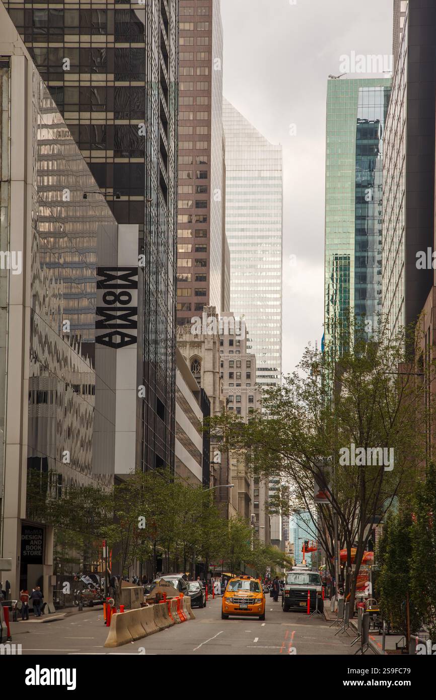 The MoMA Museum of Modern Art in Midtown Manhattan, New York City, USA ...