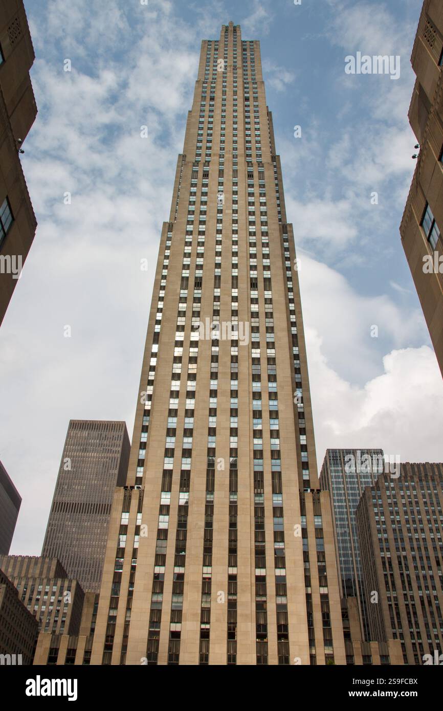 Rockefeller Center skyscraper in Manhattan, New York City, USA Stock ...