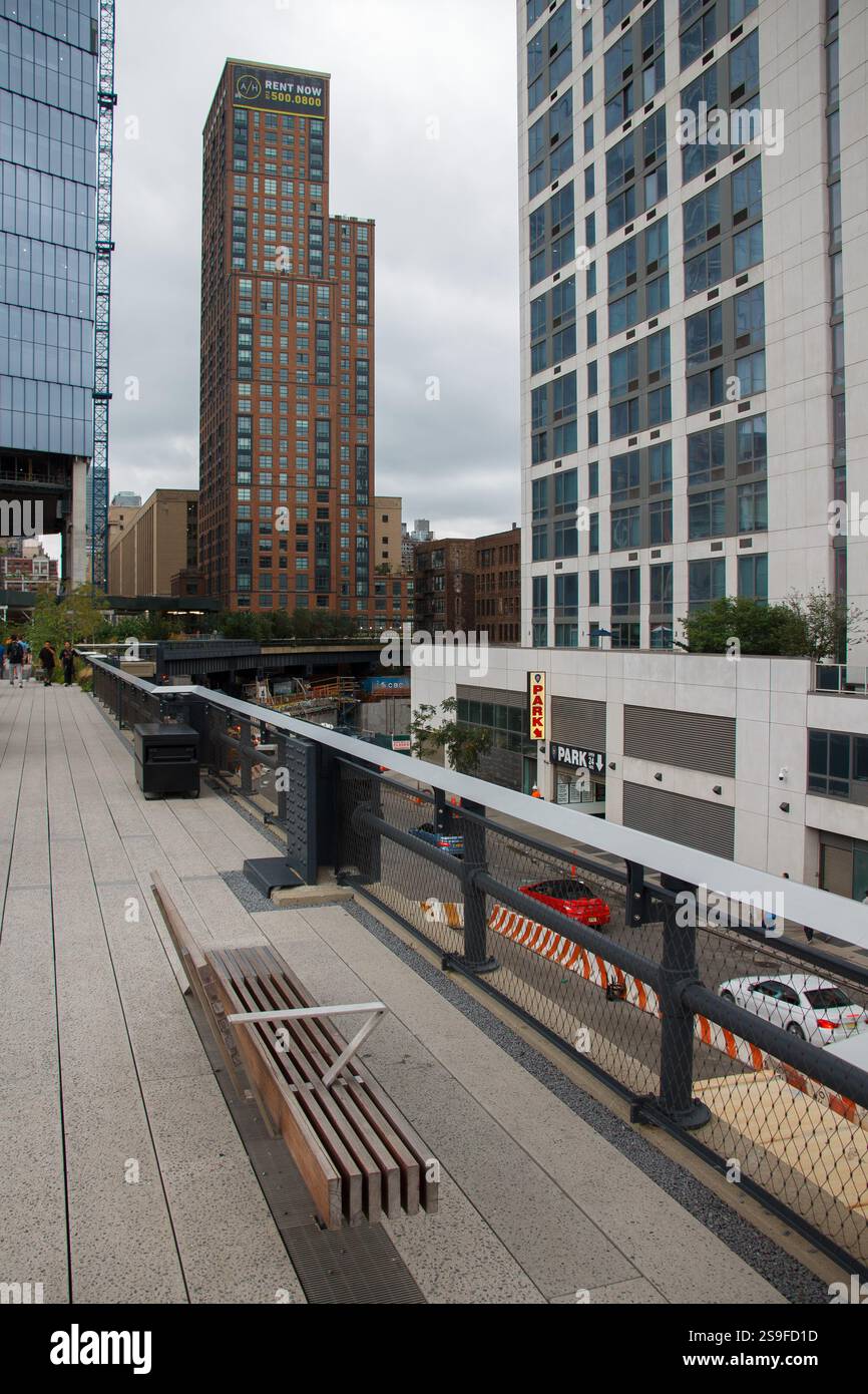 The High line park wood benches in Manhattan, New York City, USA Stock ...