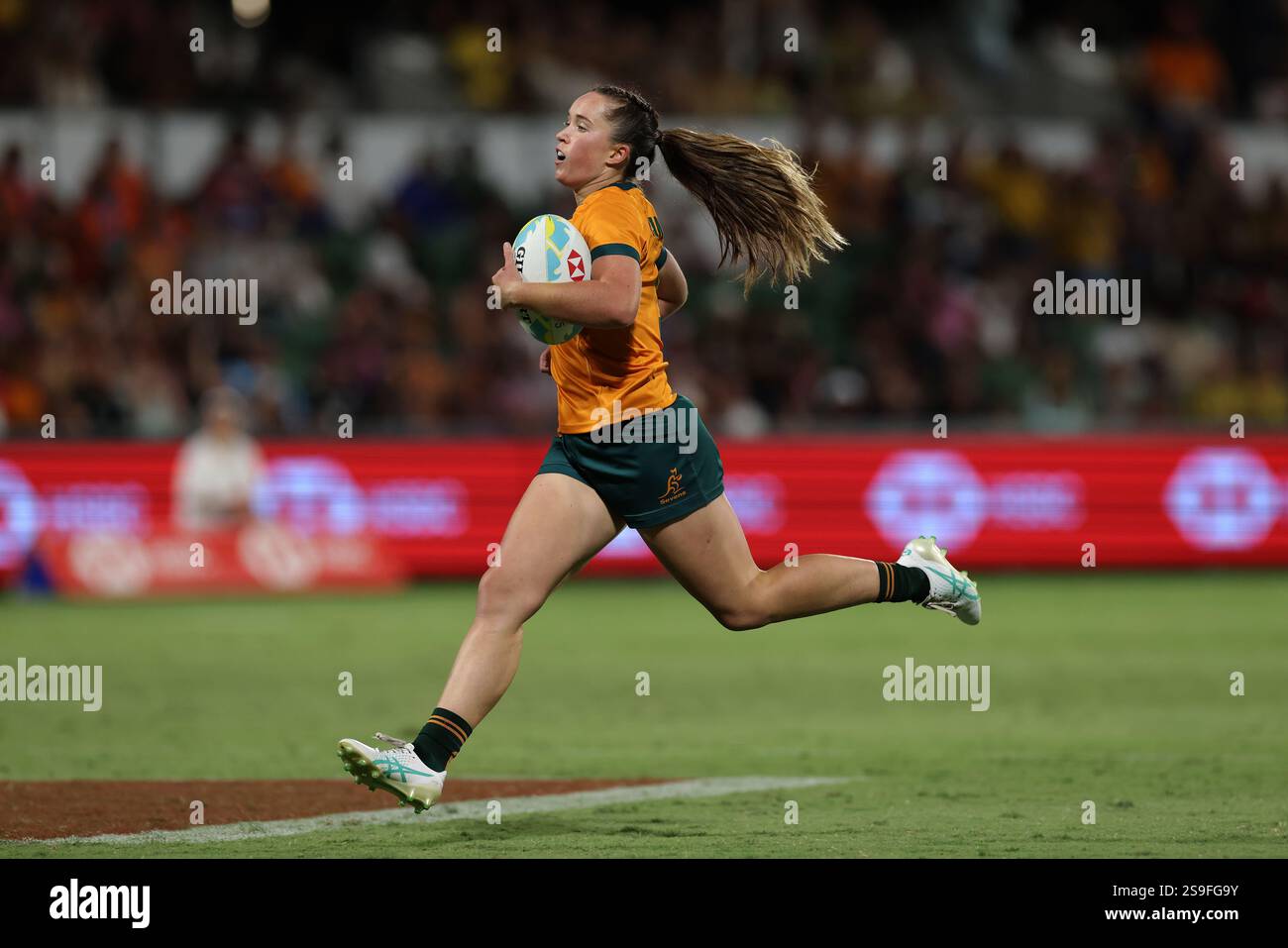 Perth, Australia. 26th Jan, 2025. Tia Hinds of Australia runs in for a ...